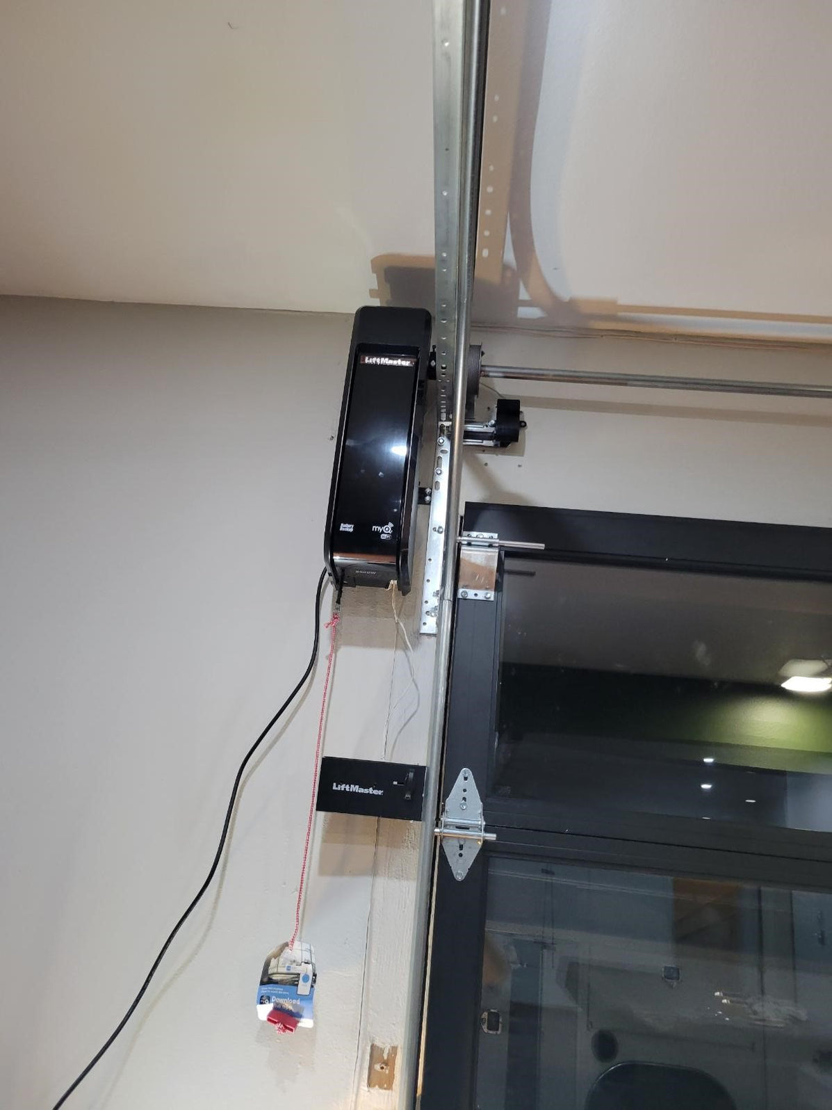 LiftMaster Jackshaft - 98022 DC Battery Backup Wall Mount Wi-Fi Garage ...