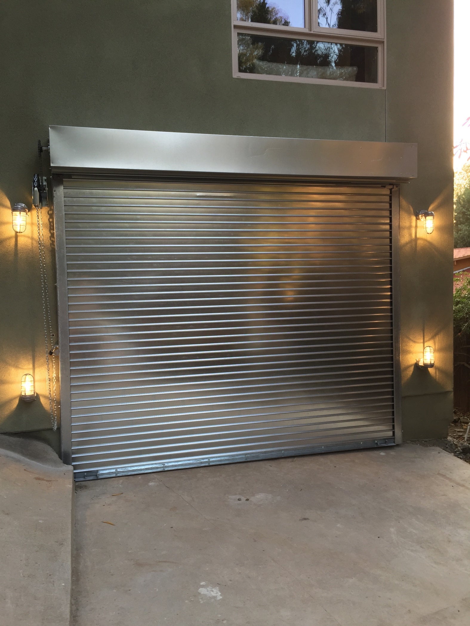 Model HD5000 - Heavy Duty Commercial 22 Gauge Steel Roll Up Door — Lux ...